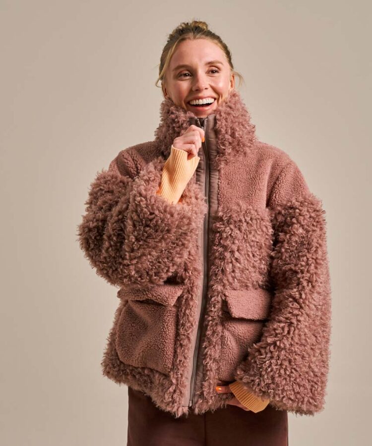 On The Go Throw On Fleece | BAM Clothing (Macaron)